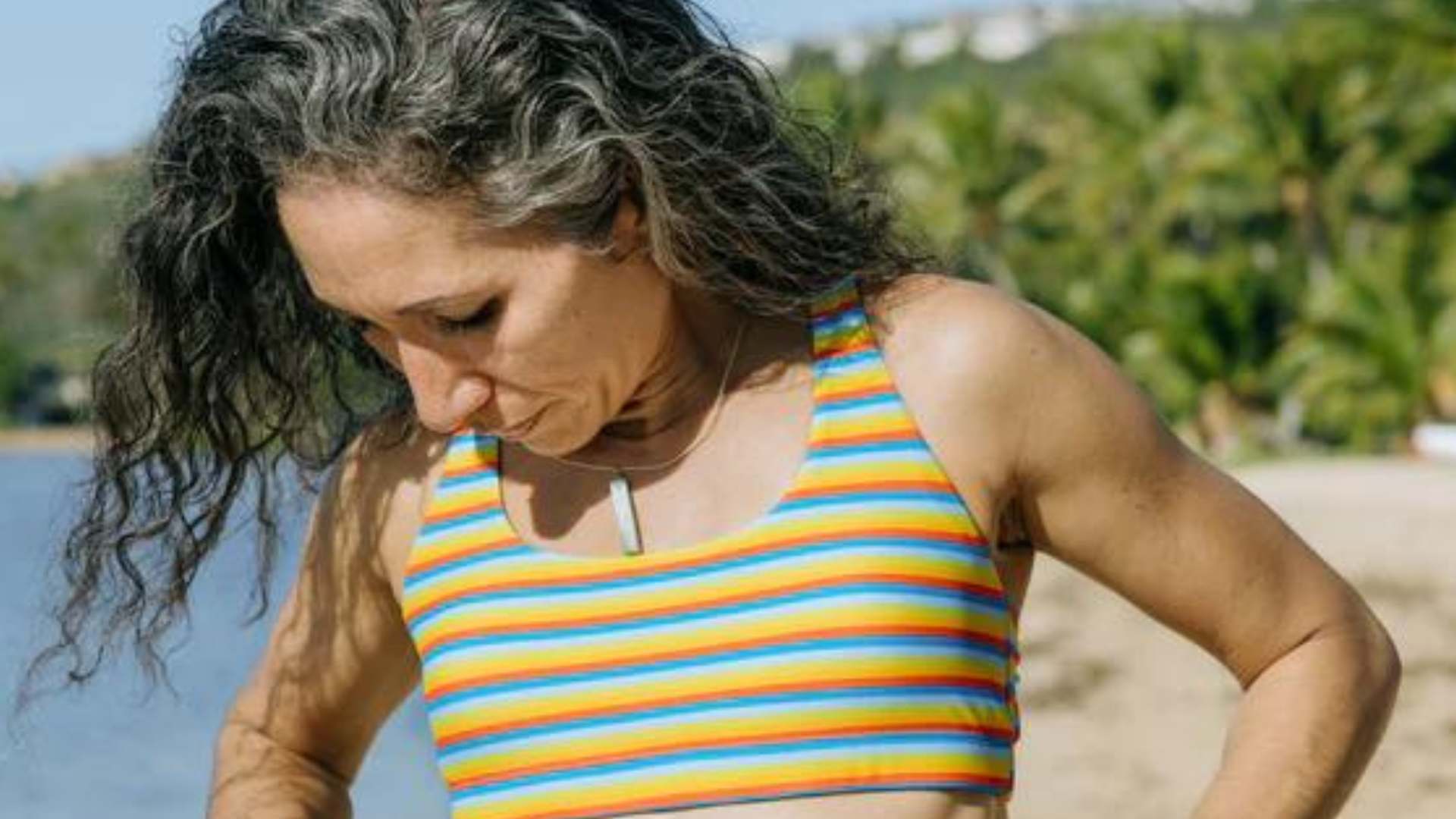 Best swimsuits for women with small busts | SwimZip