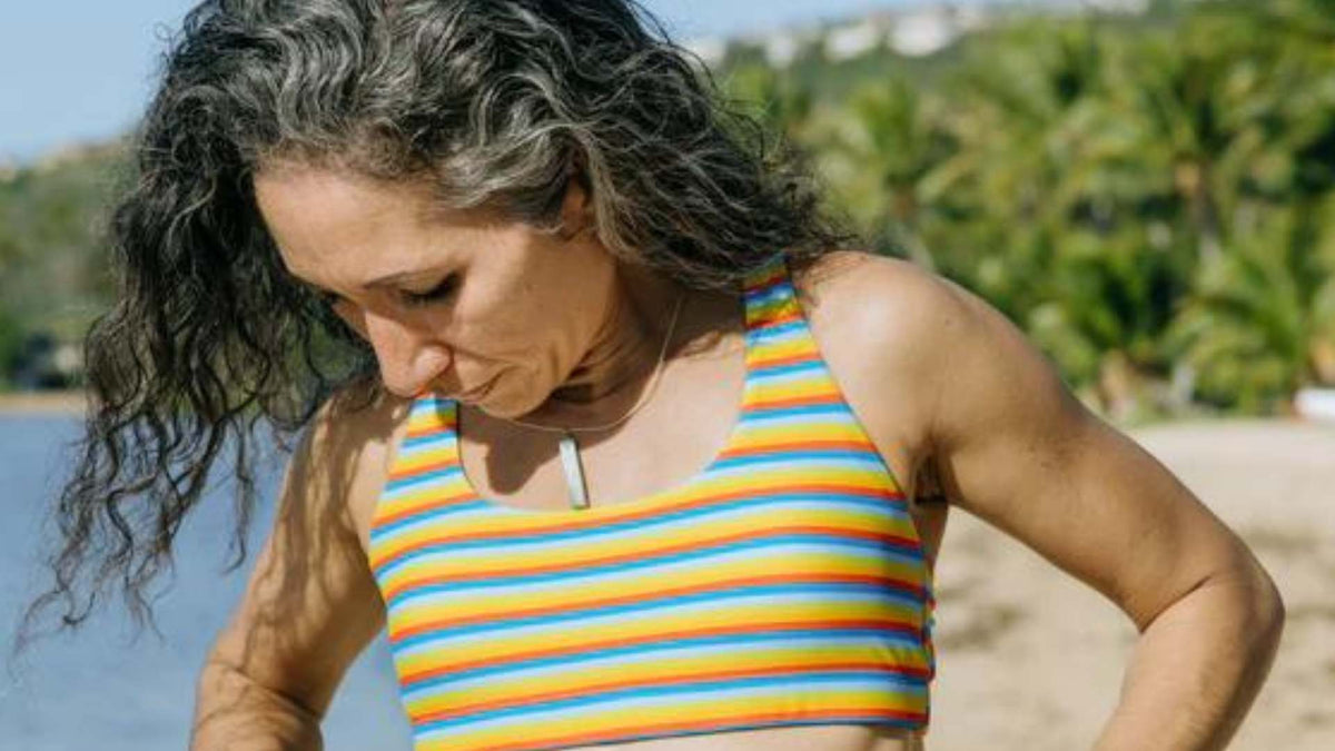 Best swimsuits for women with small busts | SwimZip